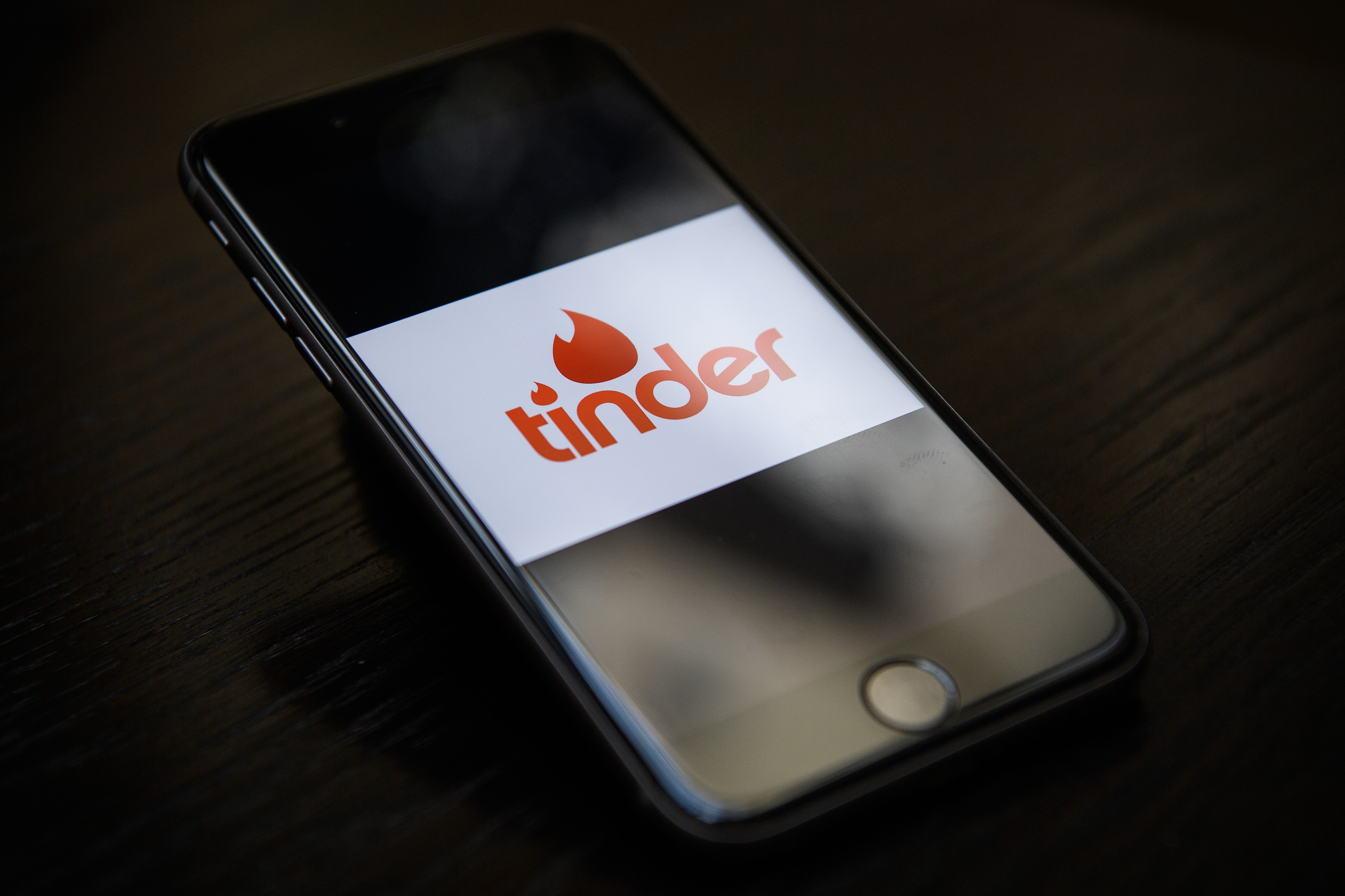 There s A New Secret Version Of Tinder For Rich Famous Attractive 